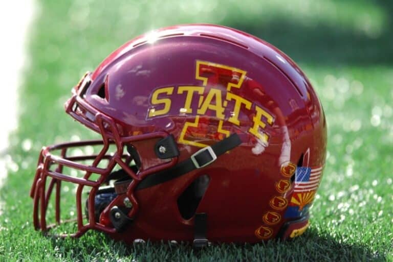 Fem medarbejdere fra Iowa State Football Program taget i at placere ...