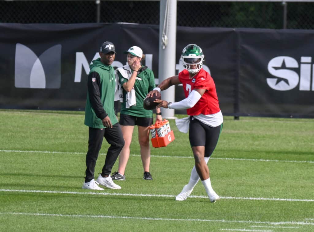 Justin Fields Injury Sends Jets' Odds Further South; See NYJ's Updated ...