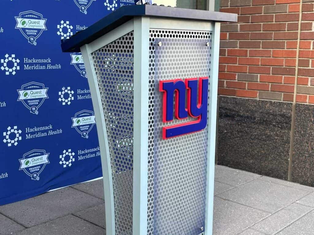 Rodzina Koch kupuje 10% udziałów w Giants: Raport | AmNewYork - SCCG ...