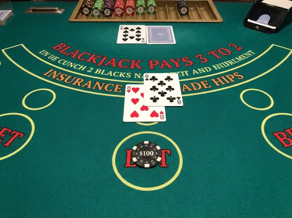 Kodėl Blackjacke visada reikia padalinti tūzus ir aštuonetus – SCCG ...